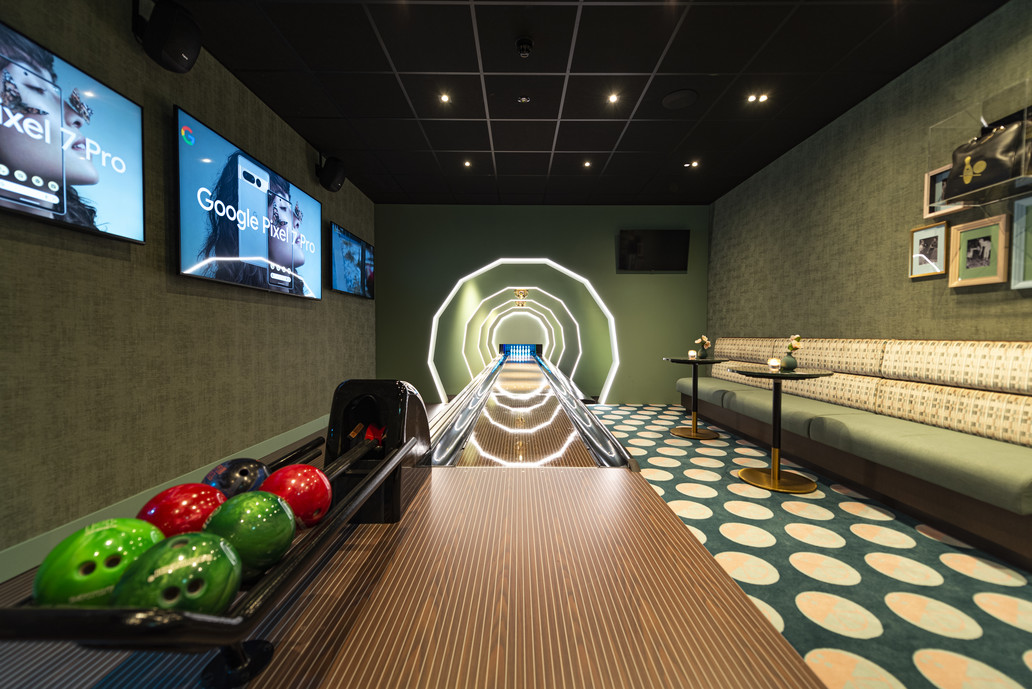 Bowlen karaoke kleiduivenschieten of poolen bij Van der Valk